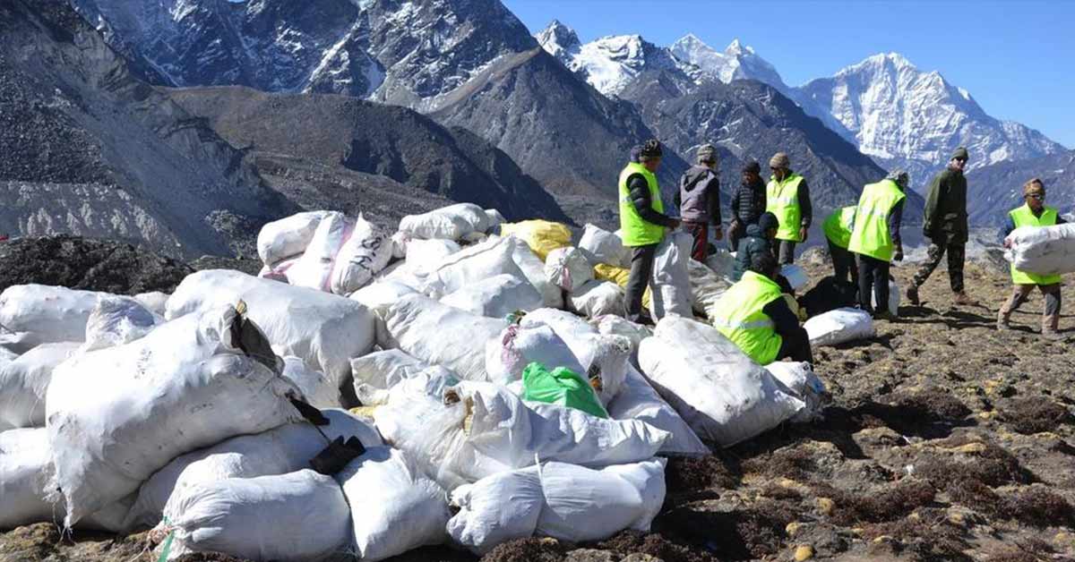 Everest Is Melting, Revealing Garbage and Bodies - The Premier Daily ...
