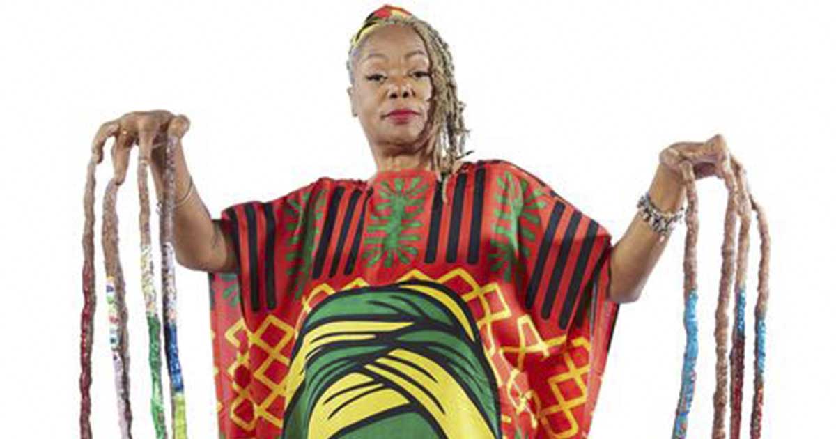 Woman With Longest Fingernails Ever Grew Them Out For A Heartbreaking ...