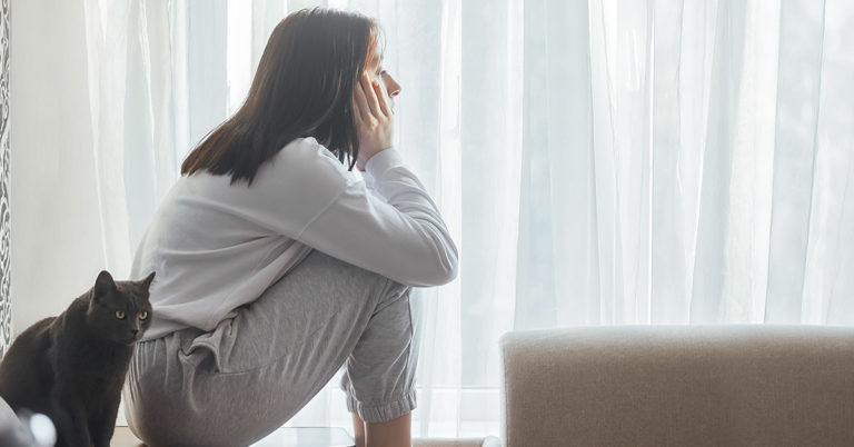 Bright teenage girl 'identifies as a cat' and now shows feline behavior