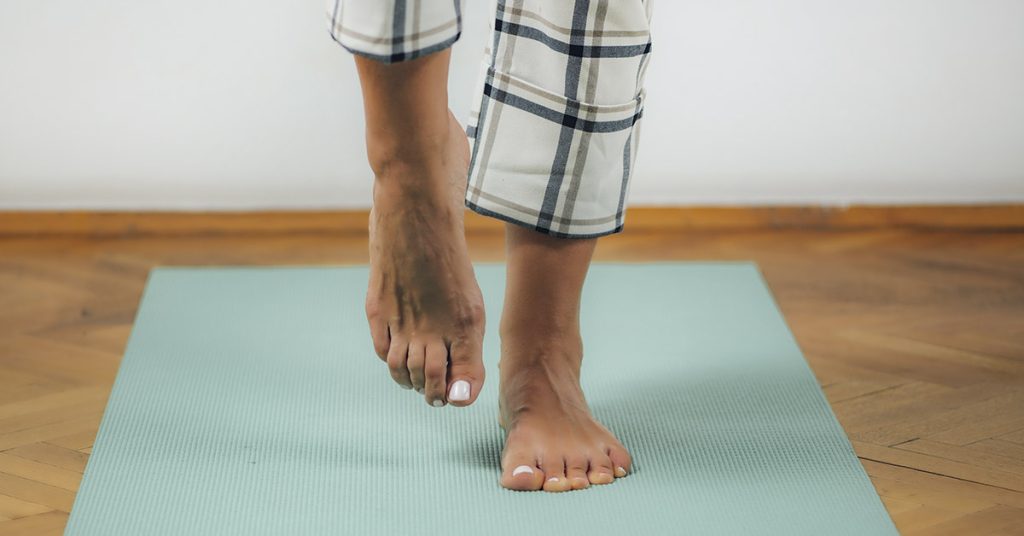 Balance Test: Standing on one leg may indicate how long you will live ...