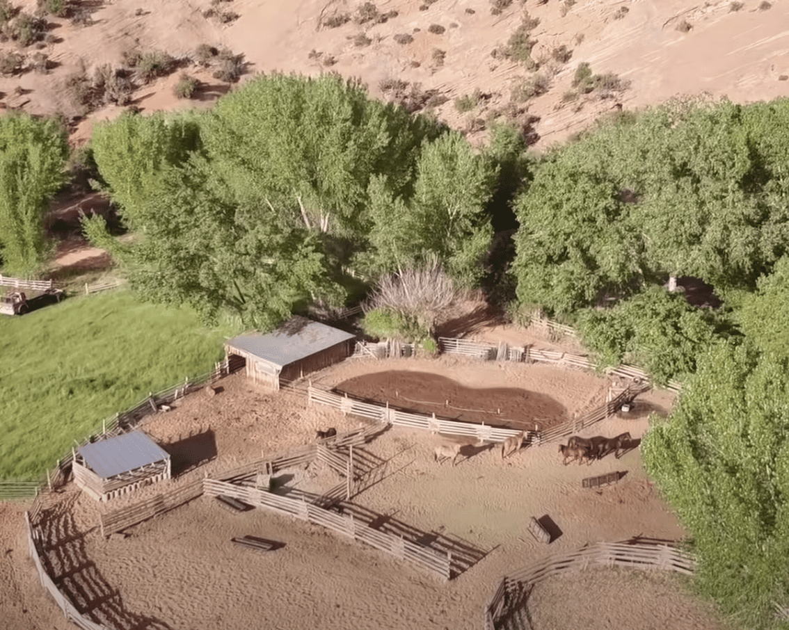 Man turns desert cave into 5,700 square foot off grid home : The ...