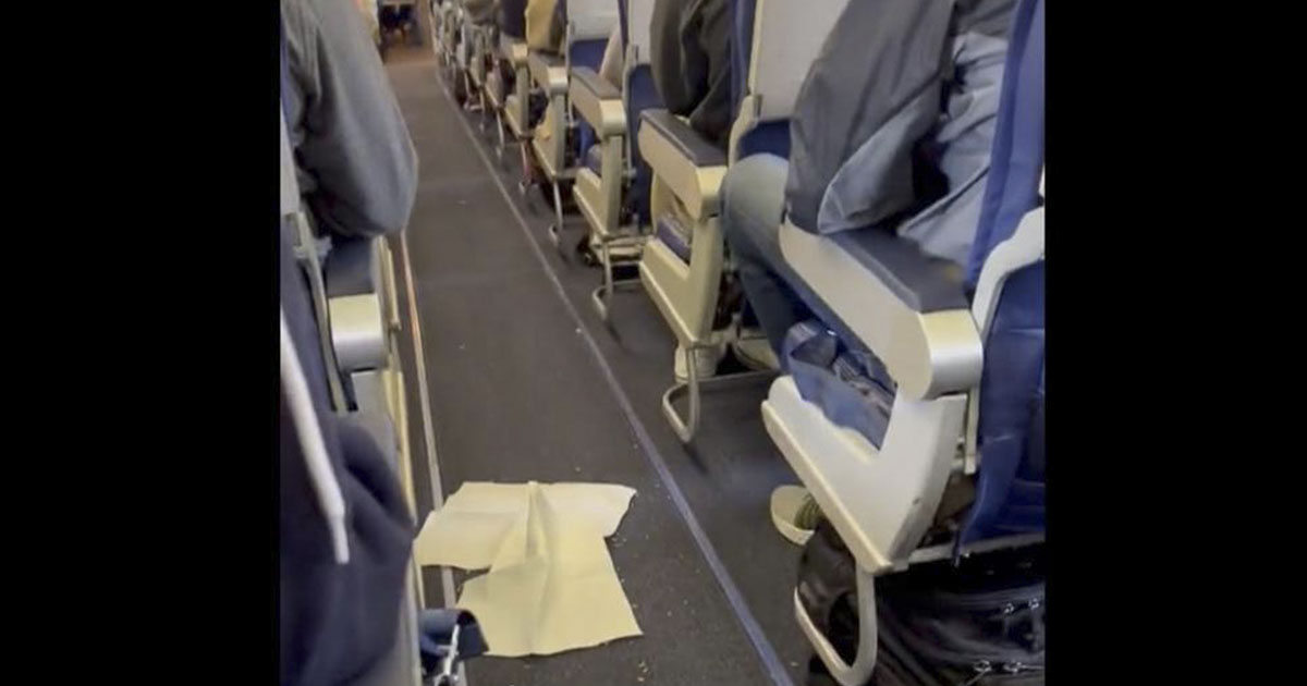 Flight attendant won’t let plane leave until passengers clean up mess ...
