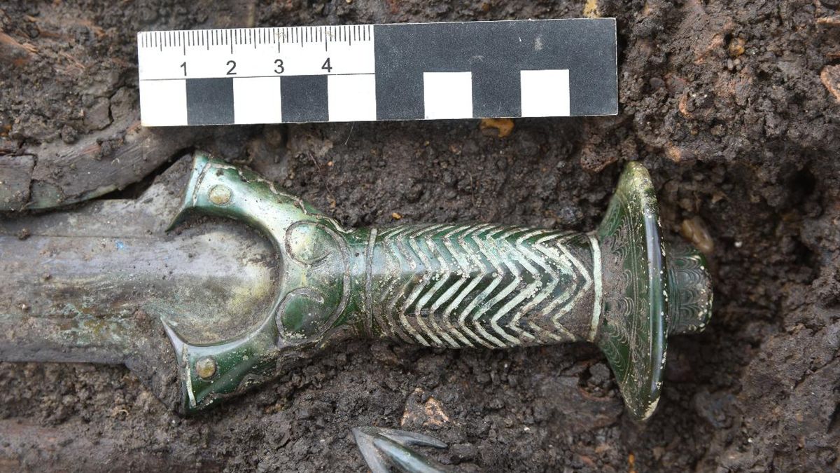 ‘Extremely rare’ and well-preserved 3,000-year-old sword has been ...