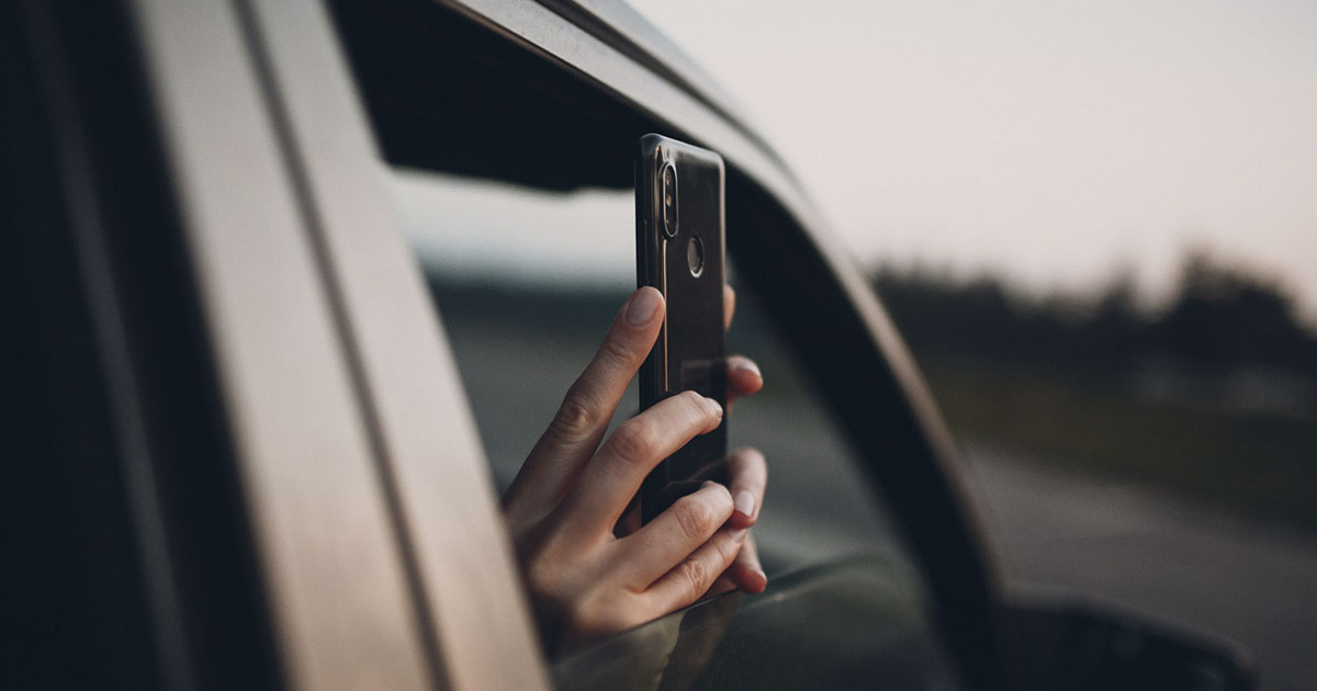 12 Photos You Should Always Keep on Your Smartphone