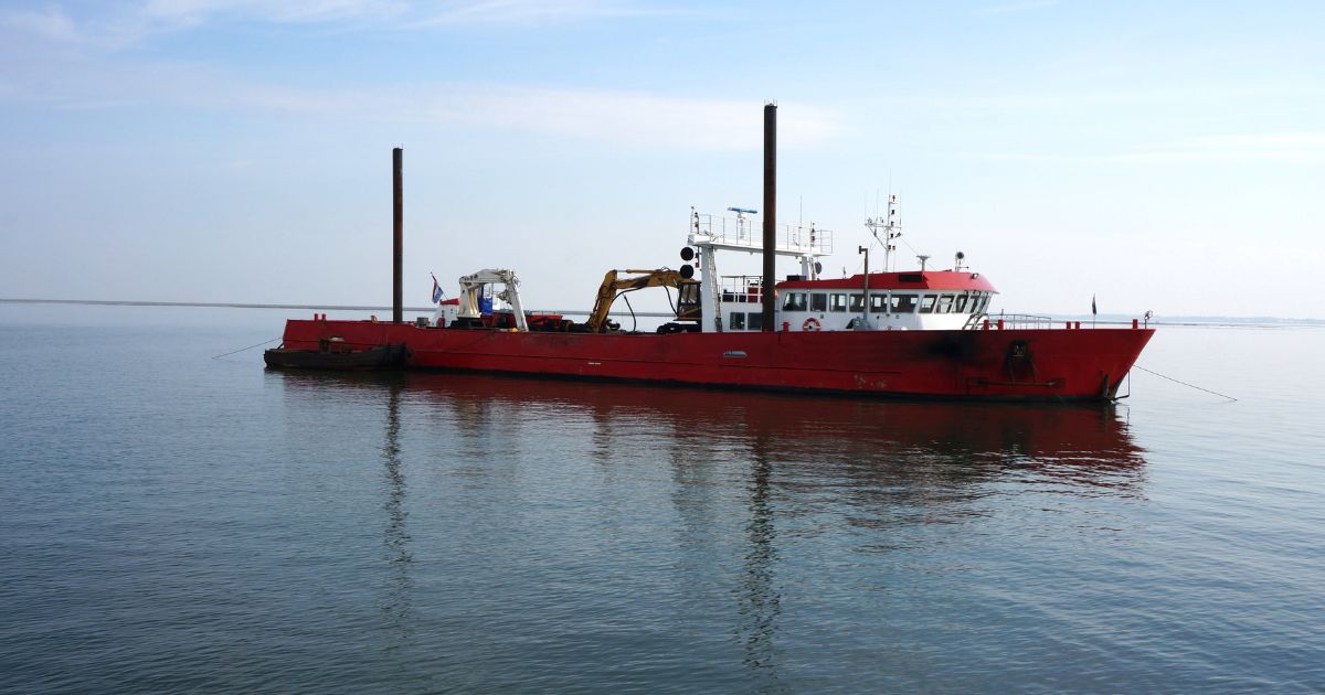 The Deep Sea 'Lifeline' That Keeps the Internet Connected - The Premier ...