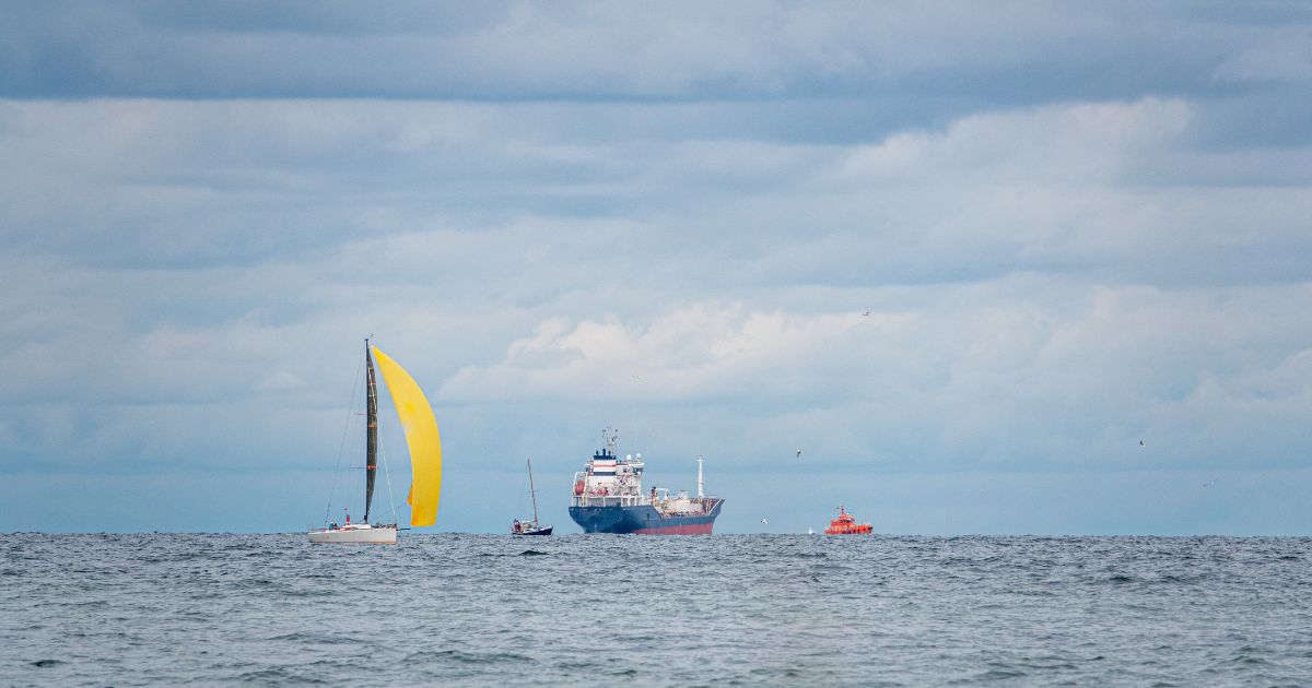 The Deep Sea 'Lifeline' That Keeps the Internet Connected - The Premier ...