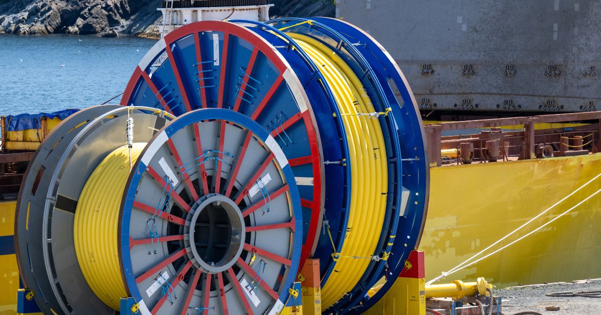 The Deep Sea 'Lifeline' That Keeps the Internet Connected - The Premier ...