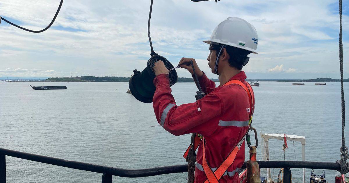 The Deep Sea 'Lifeline' That Keeps the Internet Connected - The Premier ...